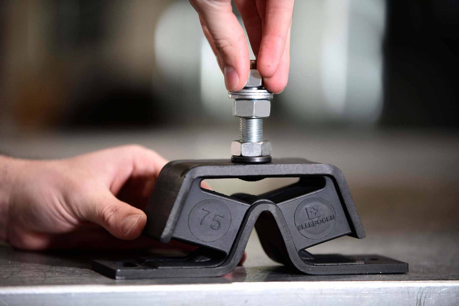 Ellebogen engine mount kit 75-100